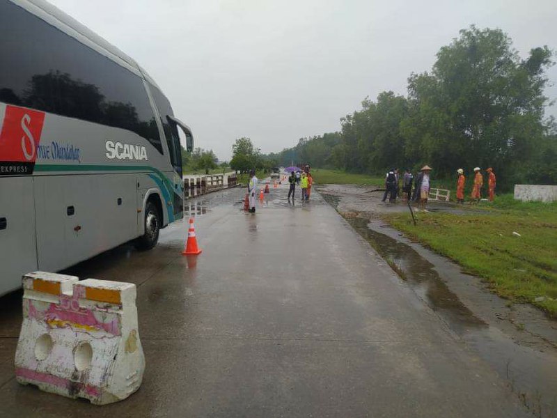 ရန်ကုန် မန္တလေးအမြန်လမ်း၏ ကြက်ချောင်းတံတားဘေးရှိ ကွန်ကရစ်လမ်း ၁၀ ပေခန့်မြေကျွံကျသွား Popular